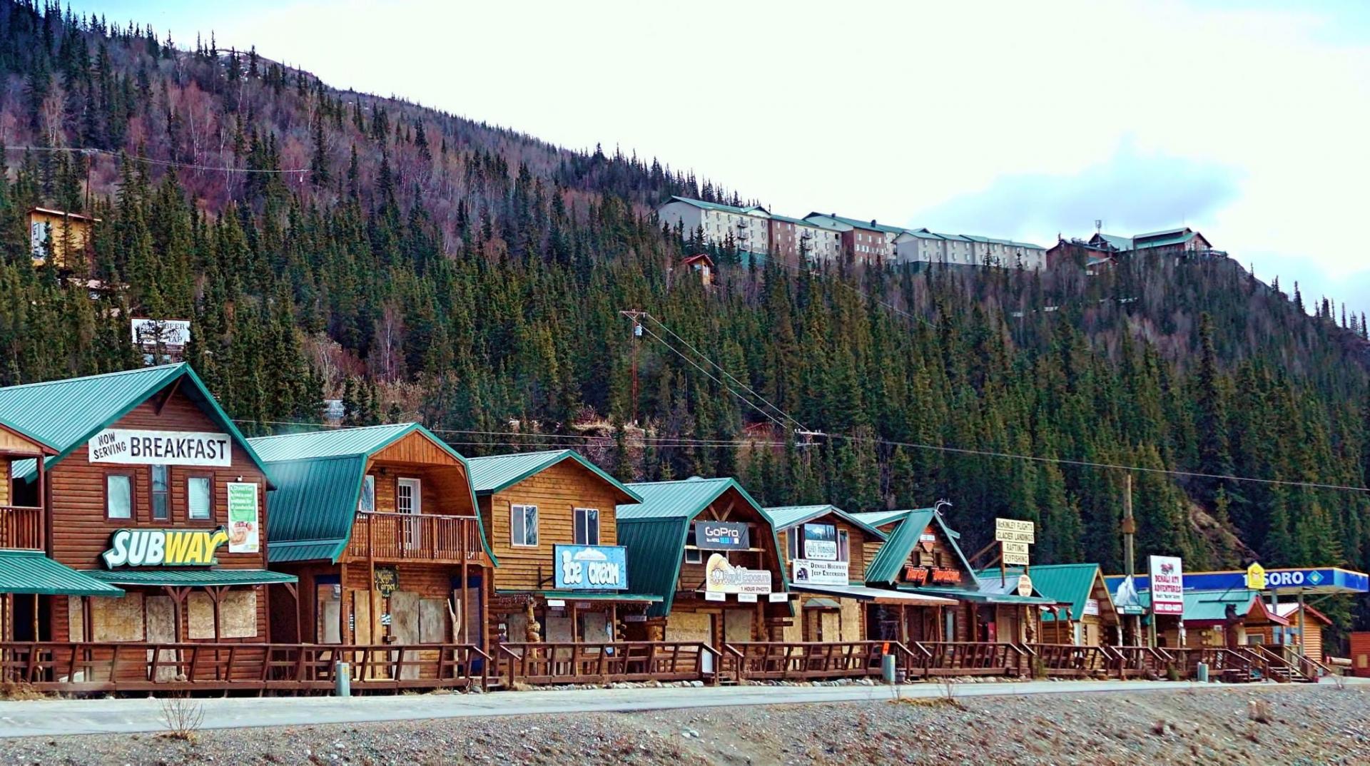 Alaska Honeymoon: Romantic Getaways in Alaska - Honeymoon Backpackers